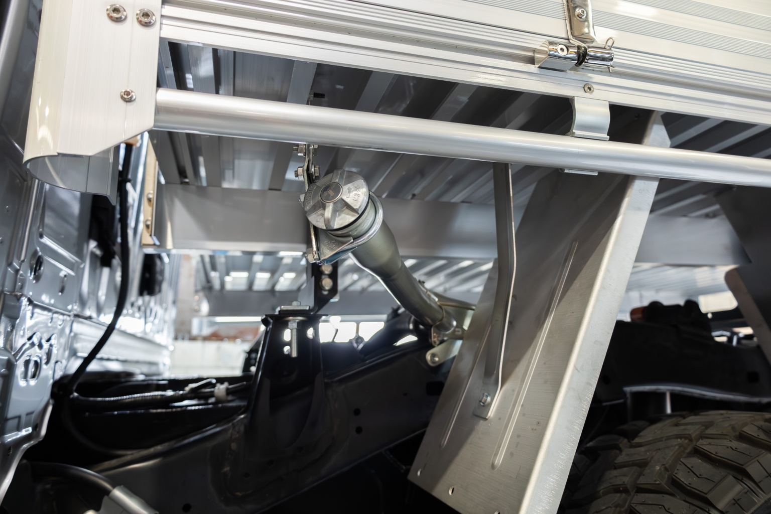 Toyota Hilux (2015 – PRESENT) 150 Litre Replacement Long Range Fuel ...